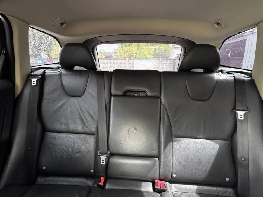 Melns Volvo XC60 2009 Daugavpils, ar dzinēja tilpumu 2.40 L un nobraukumu 0 tūkst. km par 7500 €, foto 18 vietnē AUTOMOTO.COM.LV