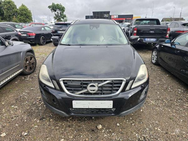 Melns Volvo XC60 2009 Tauragė, ar dzinēja tilpumu 2.40 L un nobraukumu 299 tūkst. km par 3700 €, foto 2 vietnē AUTOMOTO.COM.LV