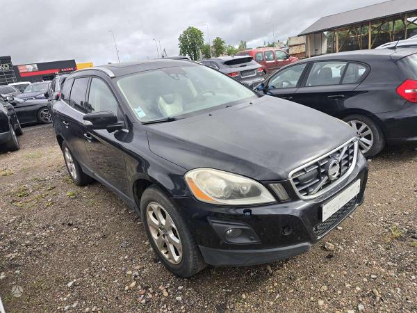 Melns Volvo XC60 2009 Tauragė, ar dzinēja tilpumu 2.40 L un nobraukumu 299 tūkst. km par 3700 €, foto 3 vietnē AUTOMOTO.COM.LV