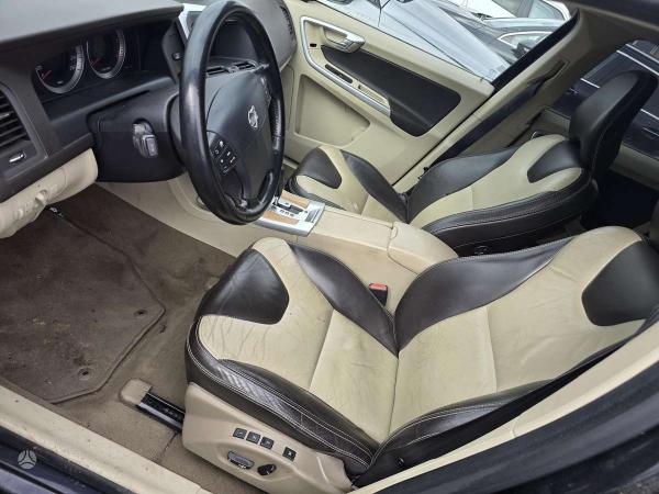 Melns Volvo XC60 2009 Tauragė, ar dzinēja tilpumu 2.40 L un nobraukumu 299 tūkst. km par 3700 €, foto 10 vietnē AUTOMOTO.COM.LV