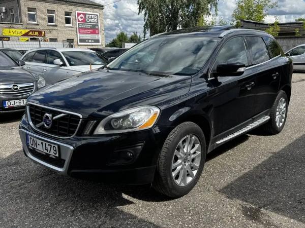 Black Volvo XC60 2009 in Daugavpils, with an engine capacity of 2.40 L and mileage of 240 thousand km for 8400 €, photo 4 on AUTOMOTO.COM.LV