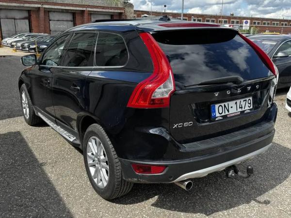 Black Volvo XC60 2009 in Daugavpils, with an engine capacity of 2.40 L and mileage of 240 thousand km for 8400 €, photo 5 on AUTOMOTO.COM.LV