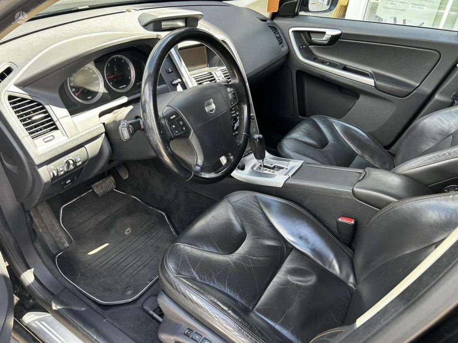 Black Volvo XC60 2009 in Vilnius, with an engine capacity of 2.40 L and mileage of 315 thousand km for 7450 €, photo 10 on AUTOMOTO.COM.LV