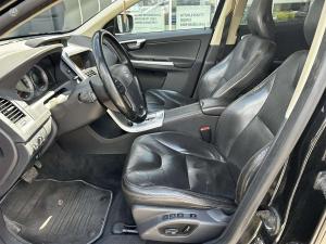 Black Volvo XC60 2009 in Vilnius, with an engine capacity of 2.40 L and mileage of 315 thousand km for 7450 €, photo 11 on AUTOMOTO.COM.LV