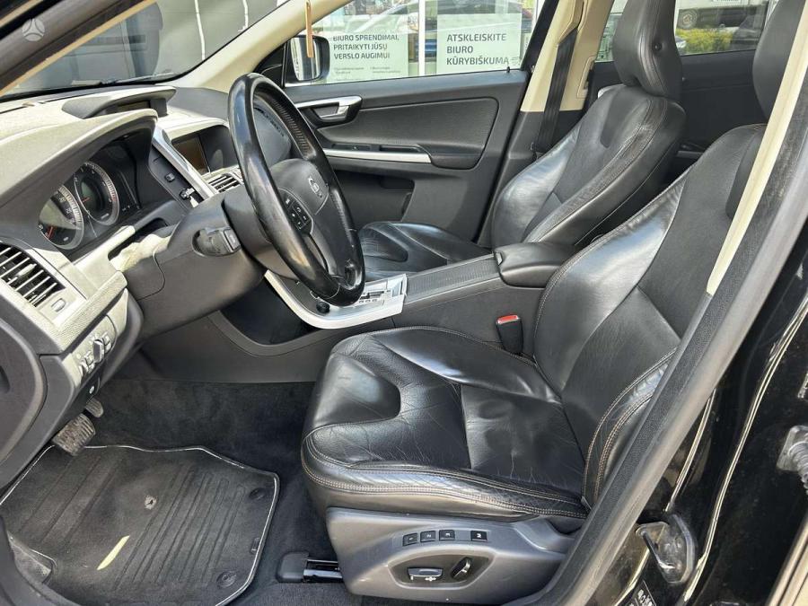 Black Volvo XC60 2009 in Vilnius, with an engine capacity of 2.40 L and mileage of 315 thousand km for 7450 €, photo 11 on AUTOMOTO.COM.LV