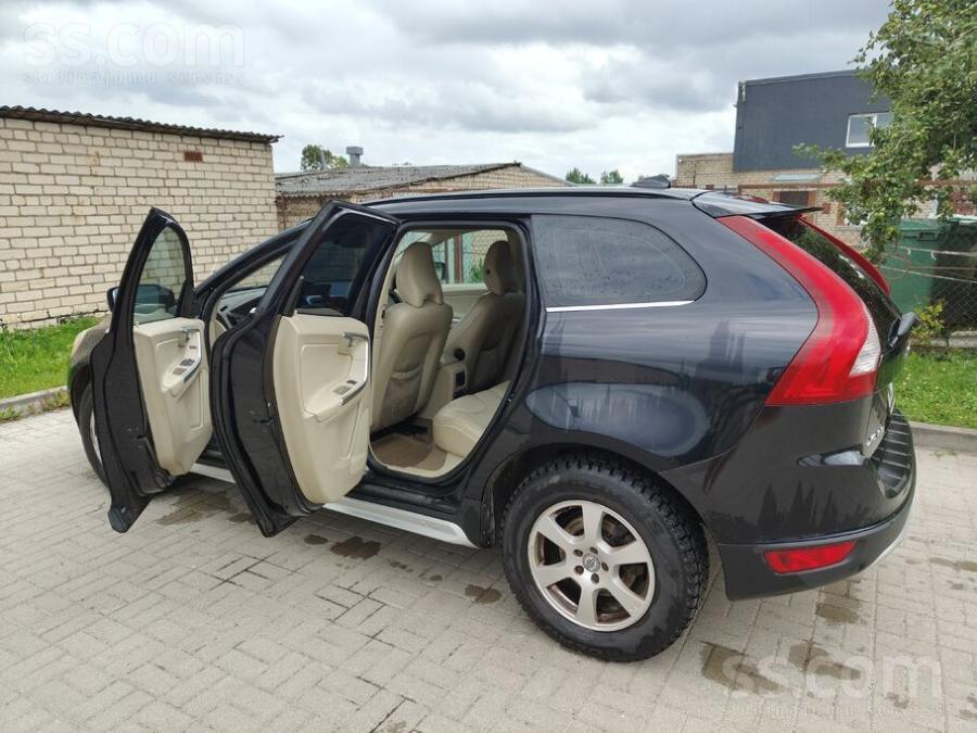 Melns Volvo XC60 2009 Rēzekne, ar dzinēja tilpumu 2.40 L un nobraukumu 264 tūkst. km par 7250 €, foto 1 vietnē AUTOMOTO.COM.LV