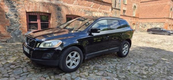 Melns Volvo XC60 2009 Kuldīga, ar dzinēja tilpumu 2.40 L un nobraukumu 349 tūkst. km par 6400 €, foto 1 vietnē AUTOMOTO.COM.LV