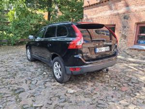 Black Volvo XC60 2009 in Kuldiga, with an engine capacity of 2.40 L and mileage of 349 thousand km for 6400 €, photo 6 on AUTOMOTO.COM.LV