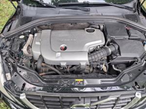 Black Volvo XC60 2009 in Kuldiga, with an engine capacity of 2.40 L and mileage of 349 thousand km for 6400 €, photo 8 on AUTOMOTO.COM.LV
