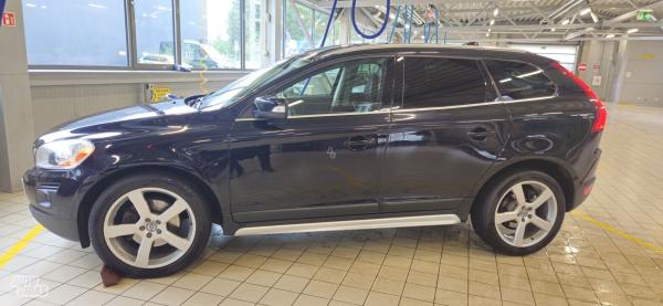 Melns Volvo XC60 2009 Viļņa, ar dzinēja tilpumu 2.40 L un nobraukumu 314 tūkst. km par 8900 €, foto 3 vietnē AUTOMOTO.COM.LV