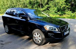 Black Volvo XC60 2009 in Ukmerge, with an engine capacity of 2.40 L and mileage of 402 thousand km for 6350 €, photo  on AUTOMOTO.COM.LV