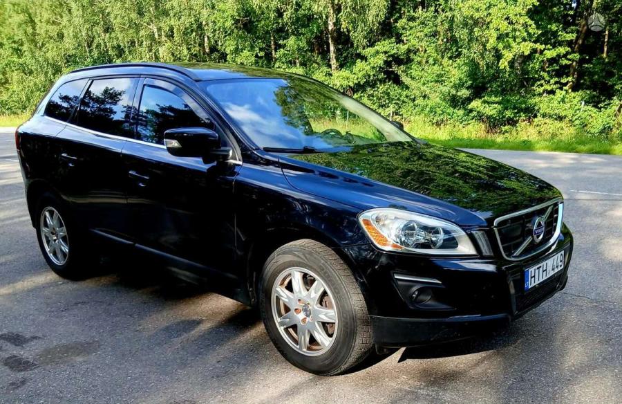 Black Volvo XC60 2009 in Ukmerge, with an engine capacity of 2.40 L and mileage of 402 thousand km for 6350 €, photo 1 on AUTOMOTO.COM.LV