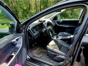 Black Volvo XC60 2009 in Ukmerge, with an engine capacity of 2.40 L and mileage of 402 thousand km for 6350 €, photo 5 on AUTOMOTO.COM.LV