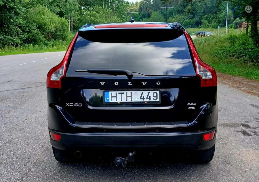 Black Volvo XC60 2009 in Ukmerge, with an engine capacity of 2.40 L and mileage of 402 thousand km for 6350 €, photo 6 on AUTOMOTO.COM.LV