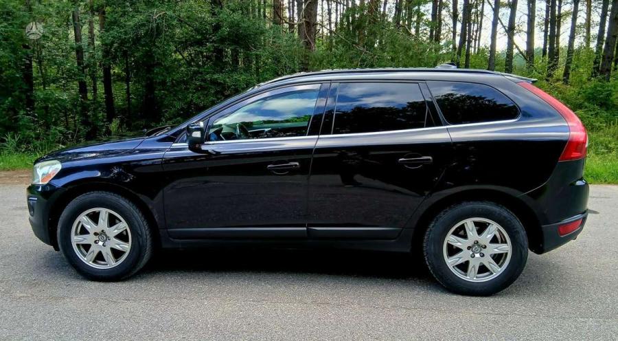 Black Volvo XC60 2009 in Ukmerge, with an engine capacity of 2.40 L and mileage of 402 thousand km for 6350 €, photo 15 on AUTOMOTO.COM.LV
