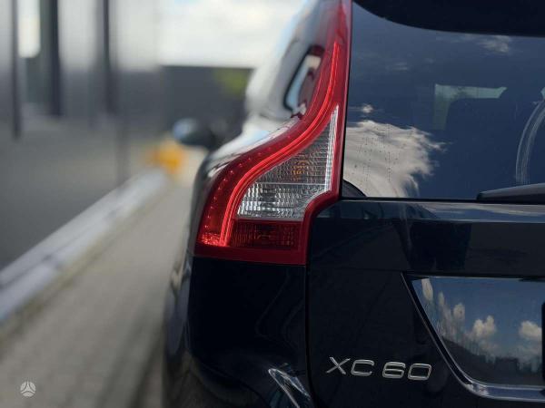 Melns Volvo XC60 2009 Viļņa, ar dzinēja tilpumu 2.40 L un nobraukumu 296 tūkst. km par 4400 €, foto 6 vietnē AUTOMOTO.COM.LV