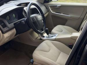 Black Volvo XC60 2009 in Vilnius, with an engine capacity of 2.40 L and mileage of 296 thousand km for 4400 €, photo 8 on AUTOMOTO.COM.LV