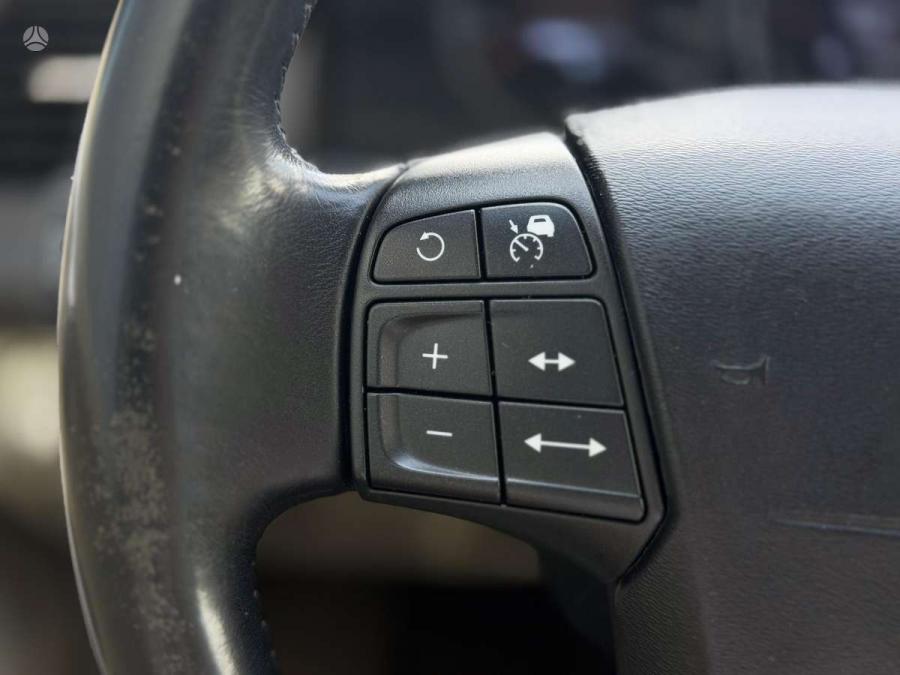 Black Volvo XC60 2009 in Vilnius, with an engine capacity of 2.40 L and mileage of 296 thousand km for 4400 €, photo 12 on AUTOMOTO.COM.LV