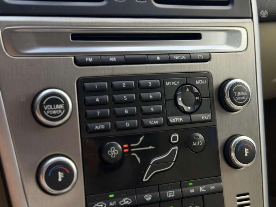 Black Volvo XC60 2009 in Vilnius, with an engine capacity of 2.40 L and mileage of 296 thousand km for 4400 €, photo 16 on AUTOMOTO.COM.LV