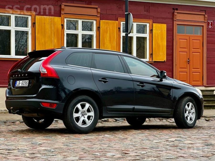 Black Volvo XC60 2009 in Riga, with an engine capacity of 2.40 L and mileage of 358 thousand km for 6800 €, photo 3 on AUTOMOTO.COM.LV