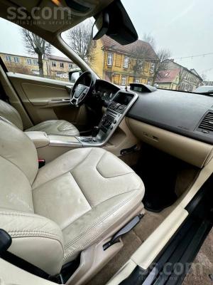 Black Volvo XC60 2009 in Riga, with an engine capacity of 2.40 L and mileage of 358 thousand km for 6800 €, photo 5 on AUTOMOTO.COM.LV