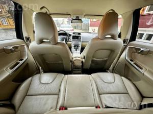 Black Volvo XC60 2009 in Riga, with an engine capacity of 2.40 L and mileage of 358 thousand km for 6800 €, photo 6 on AUTOMOTO.COM.LV