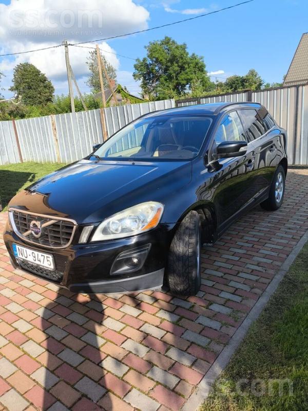 Black Volvo XC60 2009 in Daugavpils, with an engine capacity of 2.40 L and mileage of 234 thousand km for 8500 €, photo 2 on AUTOMOTO.COM.LV