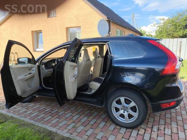 Black Volvo XC60 2009 in Daugavpils, with an engine capacity of 2.40 L and mileage of 234 thousand km for 8500 €, photo 6 on AUTOMOTO.COM.LV
