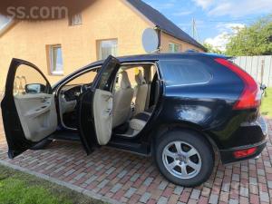 Black Volvo XC60 2009 in Daugavpils, with an engine capacity of 2.40 L and mileage of 234 thousand km for 8500 €, photo 4 on AUTOMOTO.COM.LV