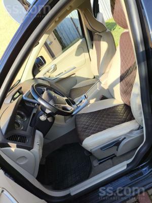 Black Volvo XC60 2009 in Daugavpils, with an engine capacity of 2.40 L and mileage of 234 thousand km for 8500 €, photo 6 on AUTOMOTO.COM.LV