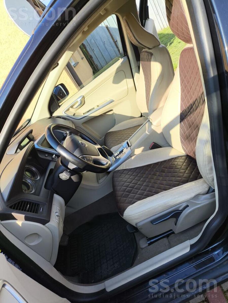 Black Volvo XC60 2009 in Daugavpils, with an engine capacity of 2.40 L and mileage of 234 thousand km for 8500 €, photo 6 on AUTOMOTO.COM.LV