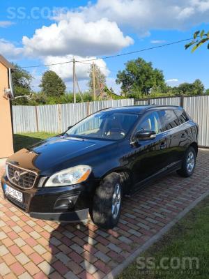 Black Volvo XC60 2009 in Daugavpils, with an engine capacity of 2.40 L and mileage of 234 thousand km for 8500 €, photo 7 on AUTOMOTO.COM.LV