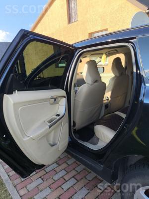 Black Volvo XC60 2009 in Daugavpils, with an engine capacity of 2.40 L and mileage of 234 thousand km for 8500 €, photo 8 on AUTOMOTO.COM.LV