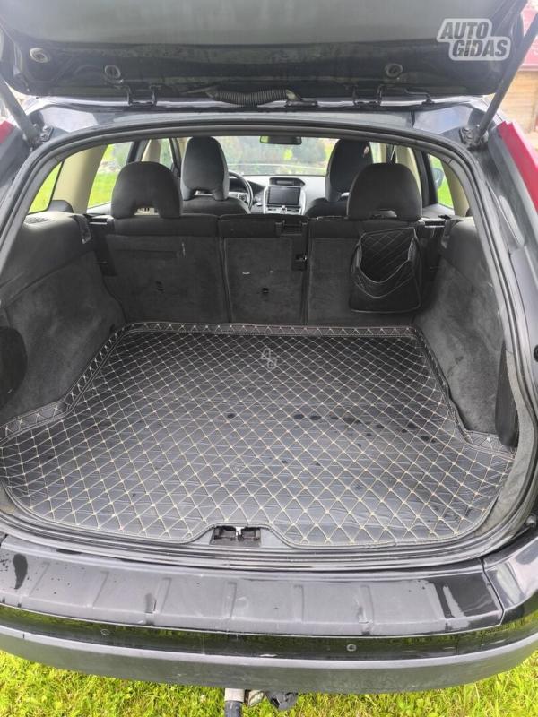Black Volvo XC60 2009 in Sakiai, with an engine capacity of 2.40 L and mileage of 443 thousand km for 4600 €, photo 8 on AUTOMOTO.COM.LV