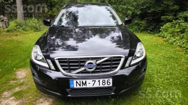 Black Volvo XC60 2009 in Riga, with an engine capacity of 2.40 L and mileage of 172 thousand km for 9950 €, photo 1 on AUTOMOTO.COM.LV