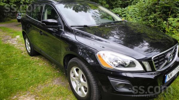 Black Volvo XC60 2009 in Riga, with an engine capacity of 2.40 L and mileage of 172 thousand km for 9950 €, photo 2 on AUTOMOTO.COM.LV