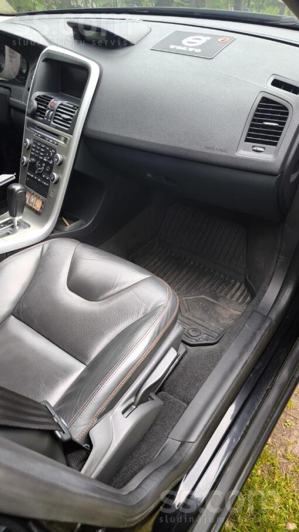 Black Volvo XC60 2009 in Riga, with an engine capacity of 2.40 L and mileage of 172 thousand km for 9950 €, photo 6 on AUTOMOTO.COM.LV