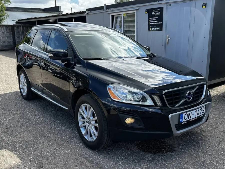 Melns Volvo XC60 2009 Daugavpils, ar dzinēja tilpumu 2.40 L un nobraukumu 240 tūkst. km par 8400 €, foto 1 vietnē AUTOMOTO.COM.LV