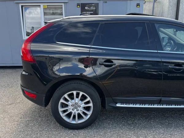 Melns Volvo XC60 2009 Daugavpils, ar dzinēja tilpumu 2.40 L un nobraukumu 240 tūkst. km par 8400 €, foto 7 vietnē AUTOMOTO.COM.LV