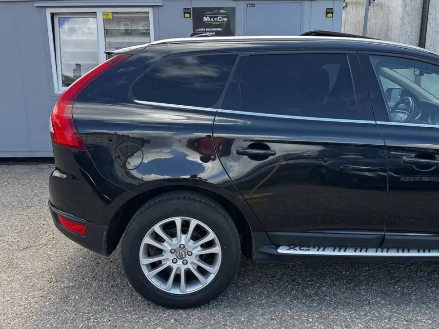 Melns Volvo XC60 2009 Daugavpils, ar dzinēja tilpumu 2.40 L un nobraukumu 240 tūkst. km par 8400 €, foto 8 vietnē AUTOMOTO.COM.LV