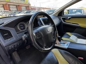 Melns Volvo XC60 2009 Daugavpils, ar dzinēja tilpumu 2.40 L un nobraukumu 240 tūkst. km par 8400 €, foto 13 vietnē AUTOMOTO.COM.LV
