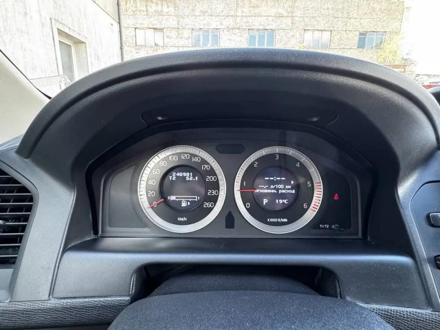 Melns Volvo XC60 2009 Daugavpils, ar dzinēja tilpumu 2.40 L un nobraukumu 240 tūkst. km par 8400 €, foto 14 vietnē AUTOMOTO.COM.LV