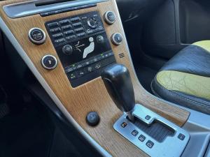 Melns Volvo XC60 2009 Daugavpils, ar dzinēja tilpumu 2.40 L un nobraukumu 240 tūkst. km par 8400 €, foto 15 vietnē AUTOMOTO.COM.LV
