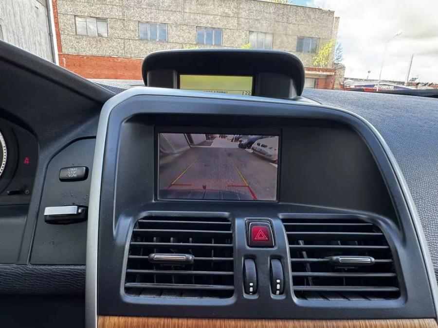 Melns Volvo XC60 2009 Daugavpils, ar dzinēja tilpumu 2.40 L un nobraukumu 240 tūkst. km par 8400 €, foto 17 vietnē AUTOMOTO.COM.LV