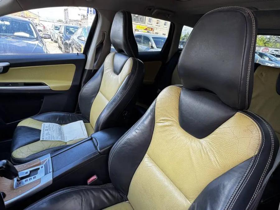 Melns Volvo XC60 2009 Daugavpils, ar dzinēja tilpumu 2.40 L un nobraukumu 240 tūkst. km par 8400 €, foto 19 vietnē AUTOMOTO.COM.LV
