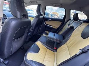 Melns Volvo XC60 2009 Daugavpils, ar dzinēja tilpumu 2.40 L un nobraukumu 240 tūkst. km par 8400 €, foto 21 vietnē AUTOMOTO.COM.LV