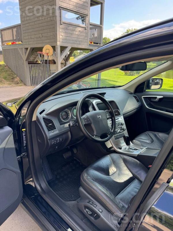 Melns Volvo XC60 2009 Cēsis, ar dzinēja tilpumu 2.40 L un nobraukumu 278 tūkst. km par 7000 €, foto 7 vietnē AUTOMOTO.COM.LV