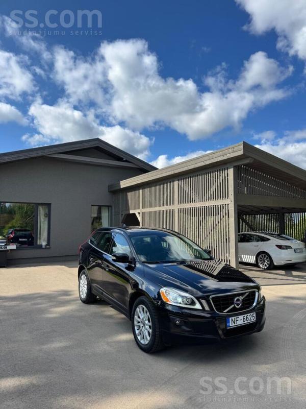 Melns Volvo XC60 2009 Cēsis, ar dzinēja tilpumu 2.40 L un nobraukumu 278 tūkst. km par 7000 €, foto 1 vietnē AUTOMOTO.COM.LV