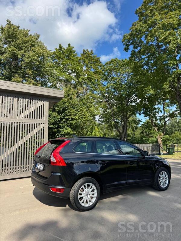 Melns Volvo XC60 2009 Cēsis, ar dzinēja tilpumu 2.40 L un nobraukumu 278 tūkst. km par 7000 €, foto 2 vietnē AUTOMOTO.COM.LV