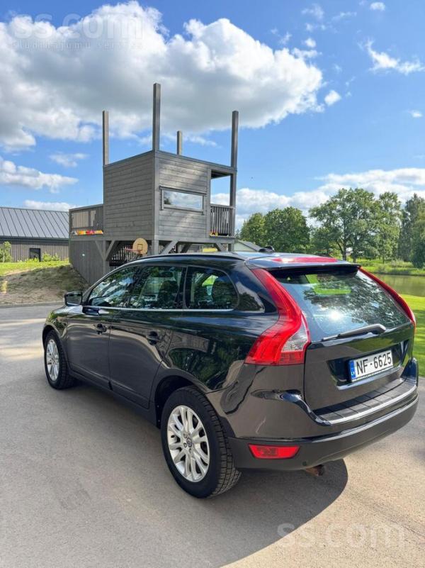 Melns Volvo XC60 2009 Cēsis, ar dzinēja tilpumu 2.40 L un nobraukumu 278 tūkst. km par 7000 €, foto 3 vietnē AUTOMOTO.COM.LV